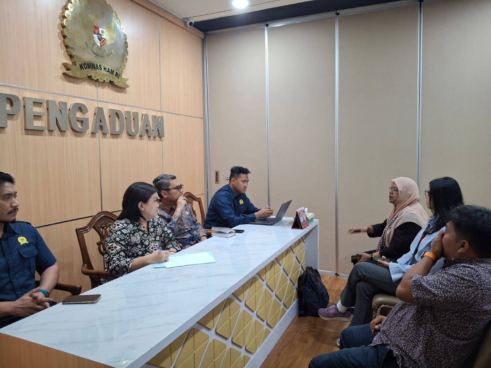 Koalisi Advokasi Keadilan dan Keselamatan Jurnalis di Tanah Papua Laporkan Serangan Kantor Jubi ...