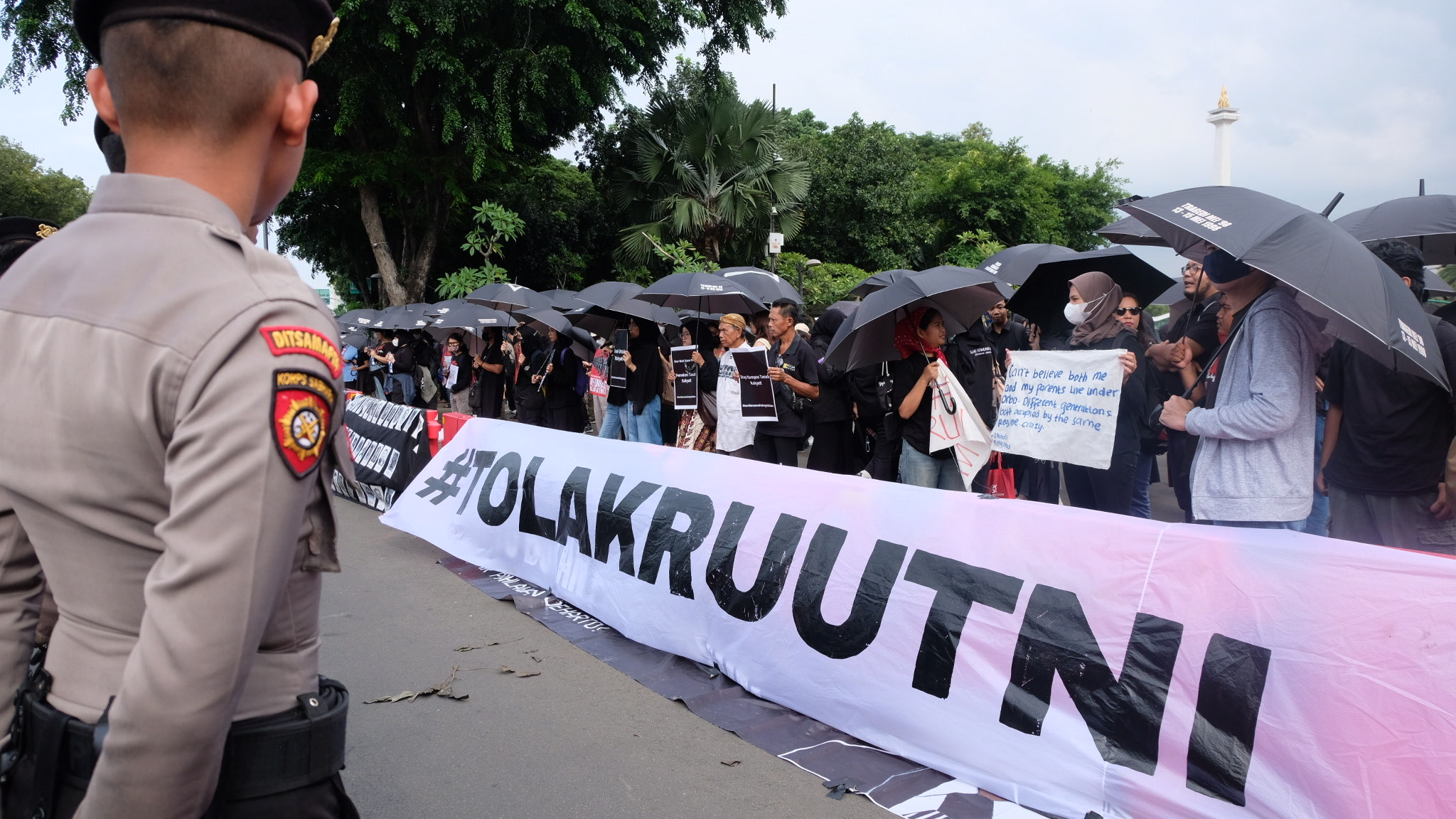 Demo tolak pengesahan revisi UU TNI diwarnai teror, kekerasan, dan intimidasi terhadap aktivis ...
