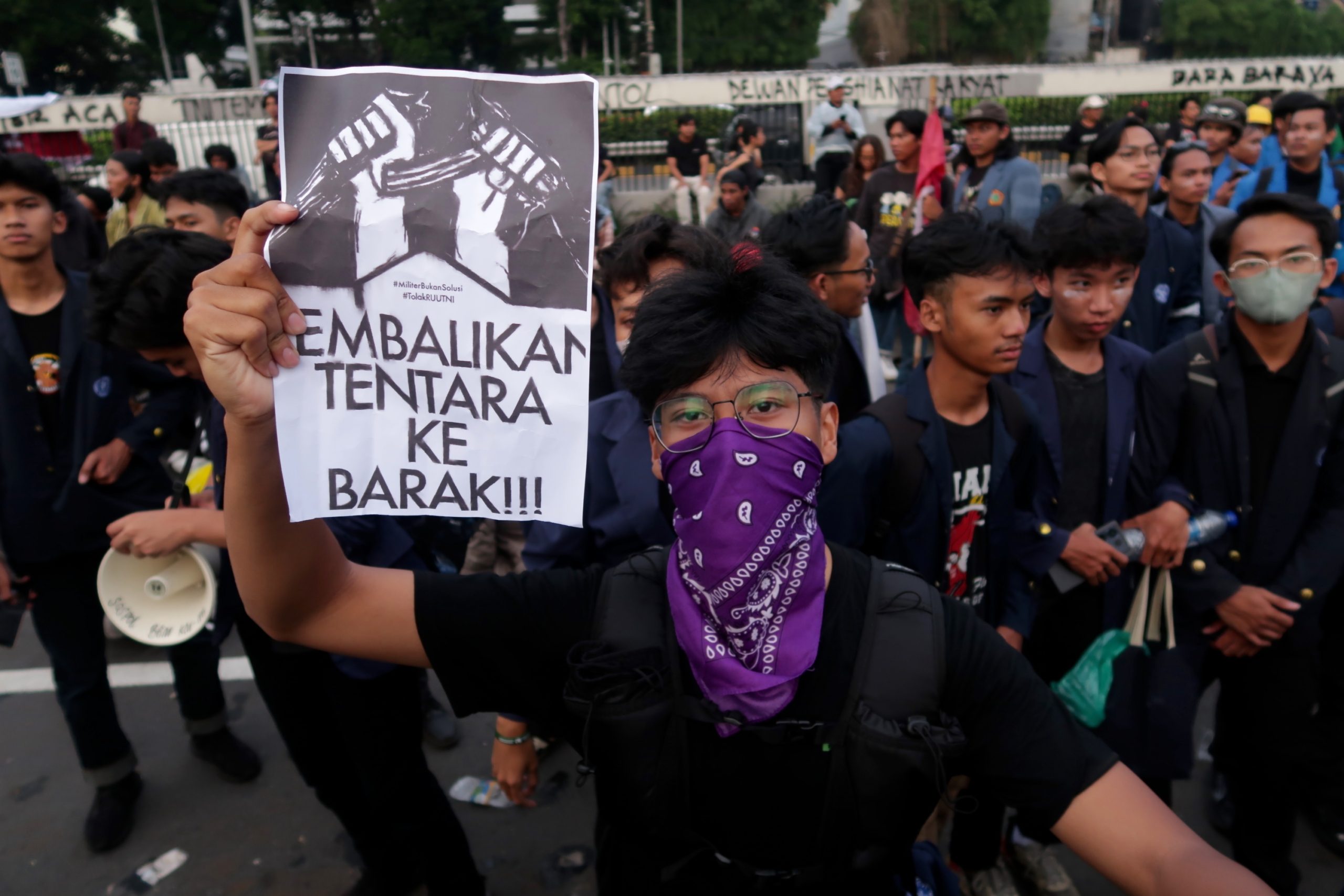 Hentikan intimidasi TNI terhadap diskusi mahasiswa di kampus • Amnesty International Indonesia